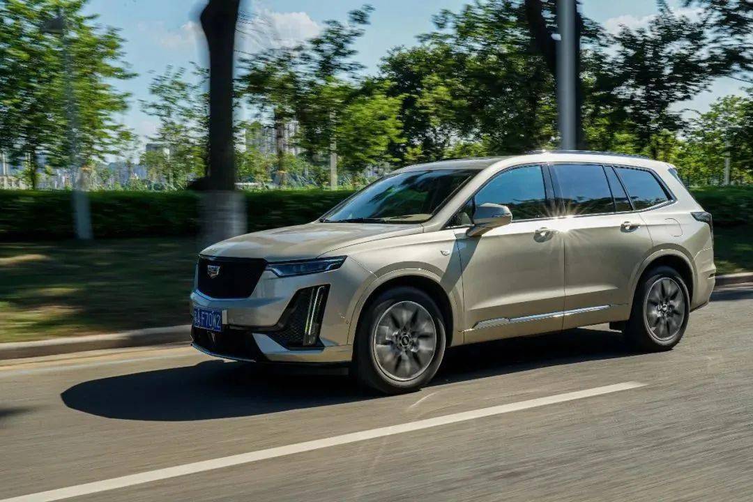 总统级座驾仅卖合资价！2.0T+9AT 237马力，5米长超2吨，油耗是…_搜狐汽车_搜狐网