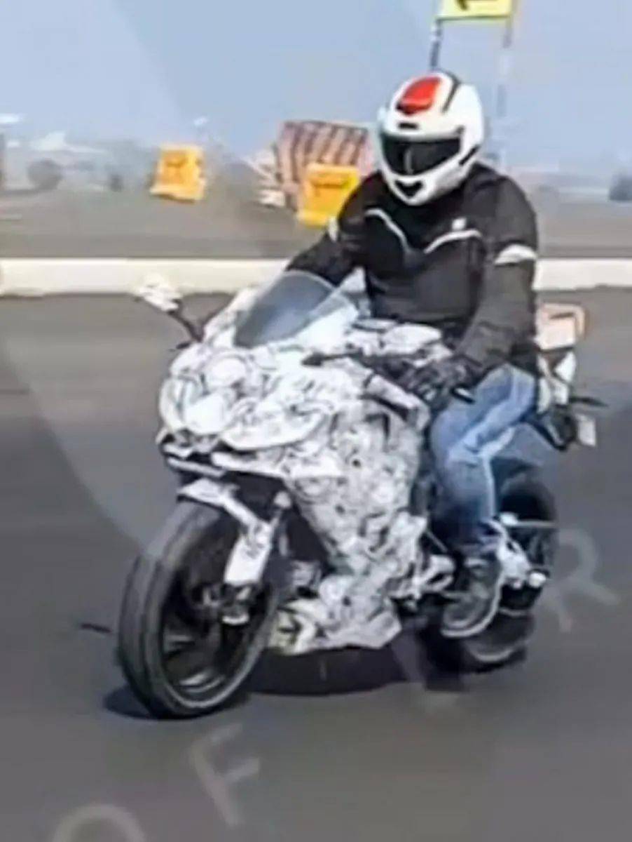 300cc仿赛再添一员，阿普利亚 RS350 路测谍照曝光_搜狐汽车_搜狐网