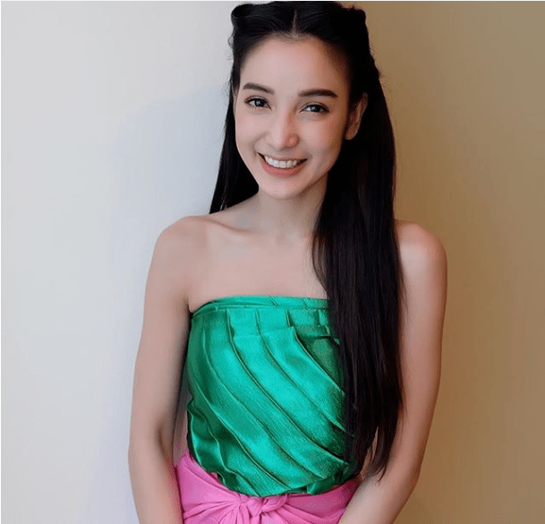 泰国这位美女的人生悲惨如电影，叫了20年的哥哥竟是自己的生父..._Pat_Benz_妈妈