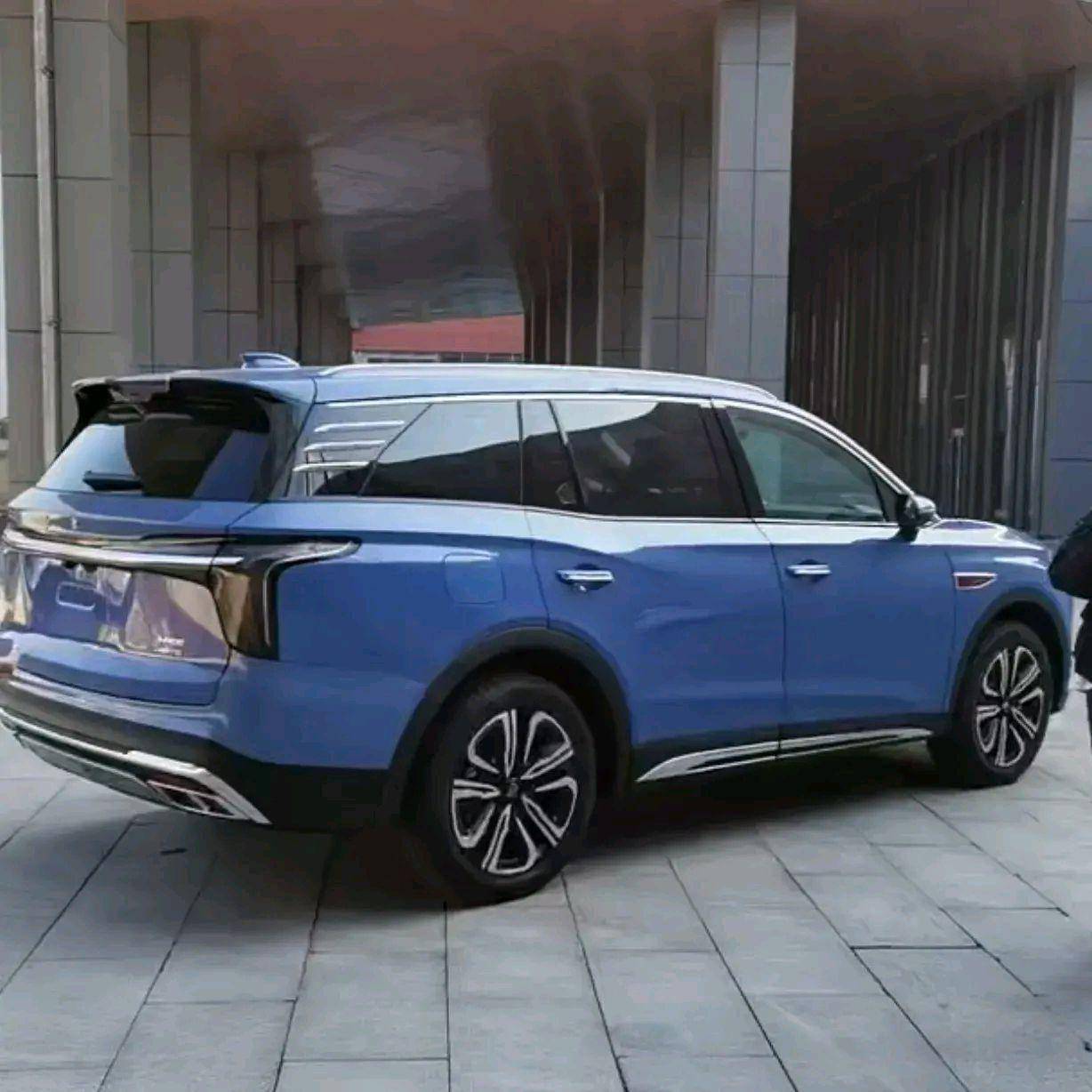 真香！红旗HS6“曝光”，四排气+四驱，豪华感十足，配置全面升级_搜狐汽车_搜狐网