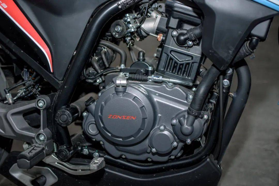 博采众长！熟悉的车架+熟悉的发动机+熟悉的减震=宗申马拉古蒂M250R_搜狐汽车_搜狐网