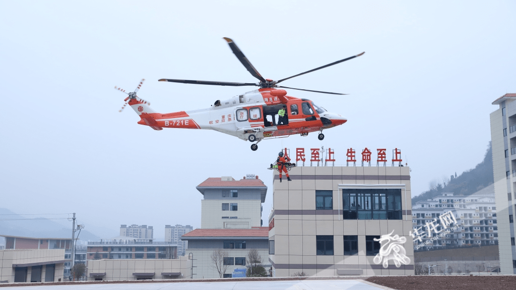 The aviation emergency rescue center set up in CQ's Wanzhou_the_it_of