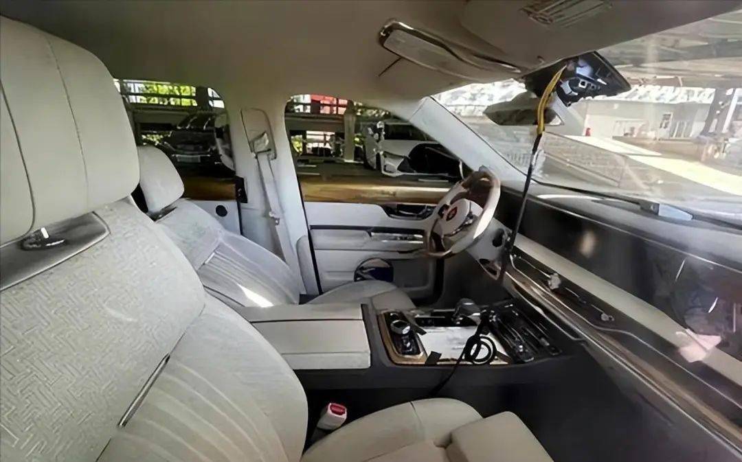 红旗版宾利飞驰？N701实车曝光，比劳斯莱斯气场强_搜狐汽车_搜狐网