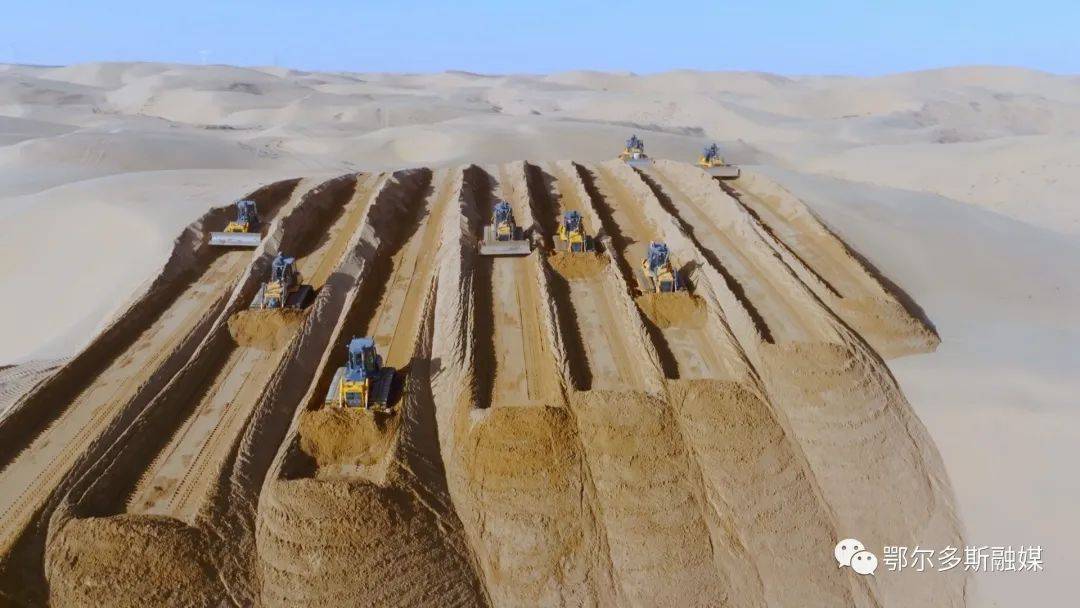 壮观！百辆推土机纵横鄂尔多斯大漠！_建设_项目_新能源