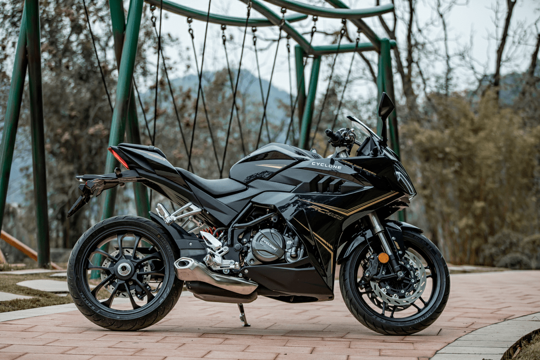 配置拉满、性价比飚升——赛科龙RC401赛道版评测（静态）_搜狐汽车_搜狐网