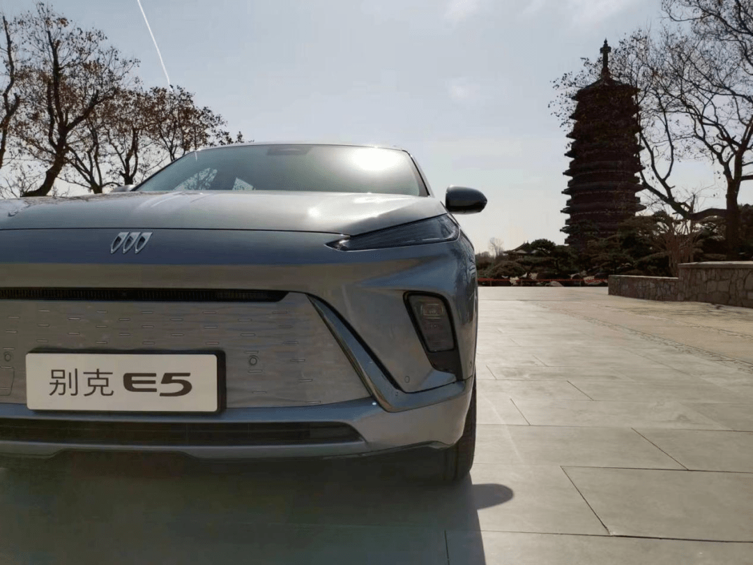 不光有30寸大屏还能葛优躺，别克Electra E5先“卷”为敬_搜狐汽车_搜狐网