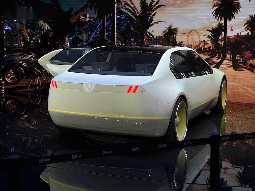 BMW创想未来之夜：i Vision Dee和i7 M70L正式亮相_搜狐汽车_搜狐网
