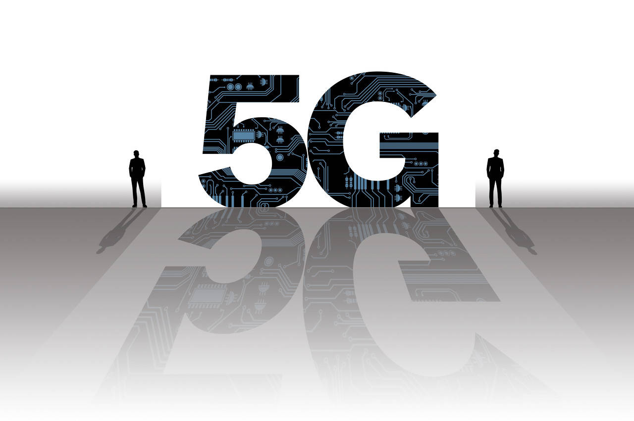 中国移动2023年Q1股东应占利润281亿元同比增9.5%，5G网络客户数3.63亿户_季度_收入_家庭