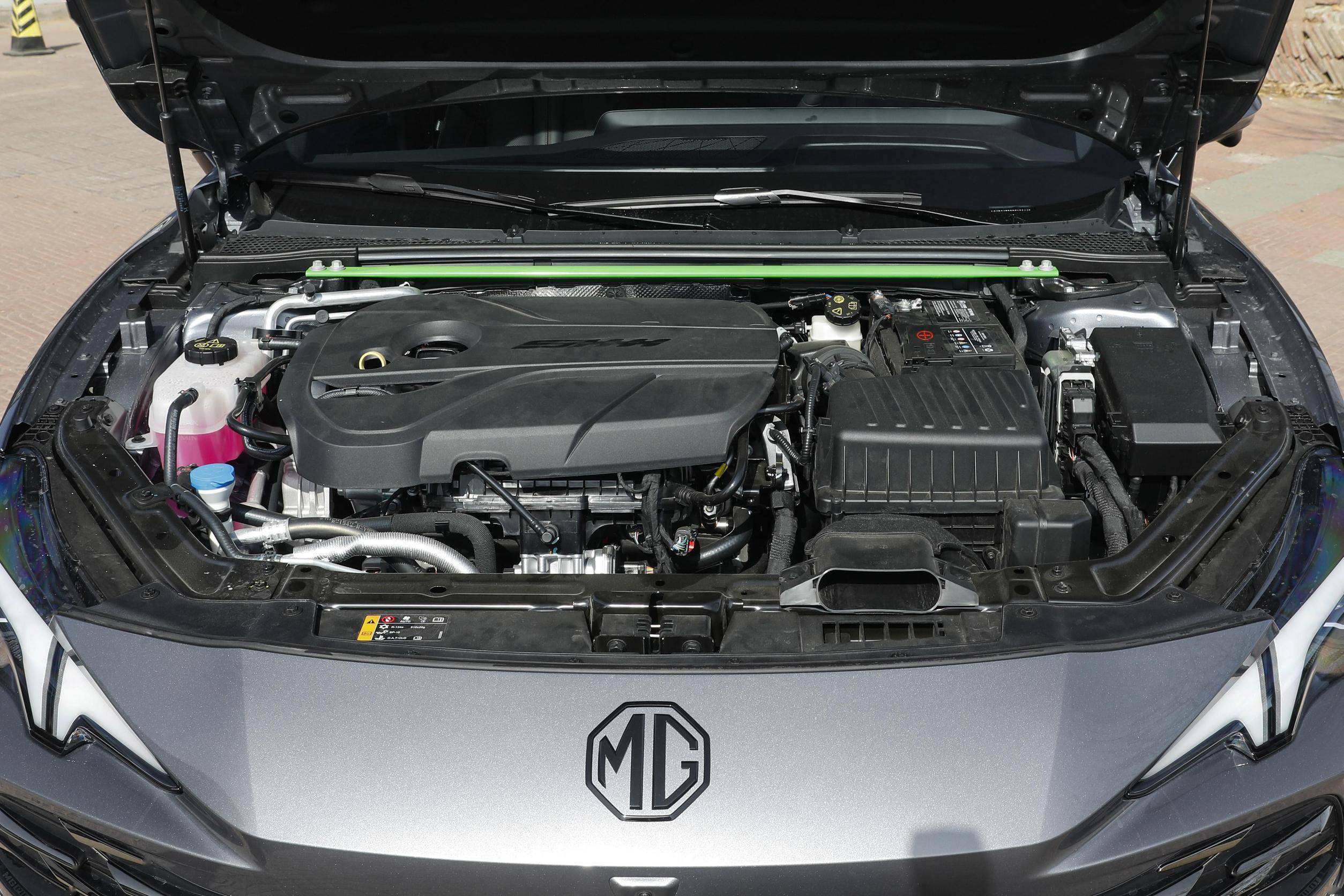 名爵全新MG7搭载2.0T+261匹马力，年轻人首选轿车吗？_搜狐汽车_搜狐网