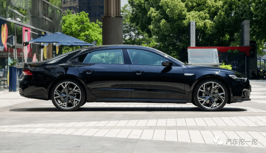 奥迪A7L比A6L便宜9万？还是台2.0T前驱车，难怪越卖越火_搜狐汽车_搜狐网