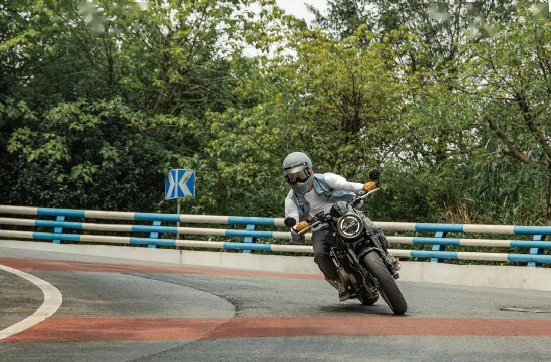 性能惊艳的“绅士机械”——高金GK500咖啡版R动态评测_搜狐汽车_搜狐网