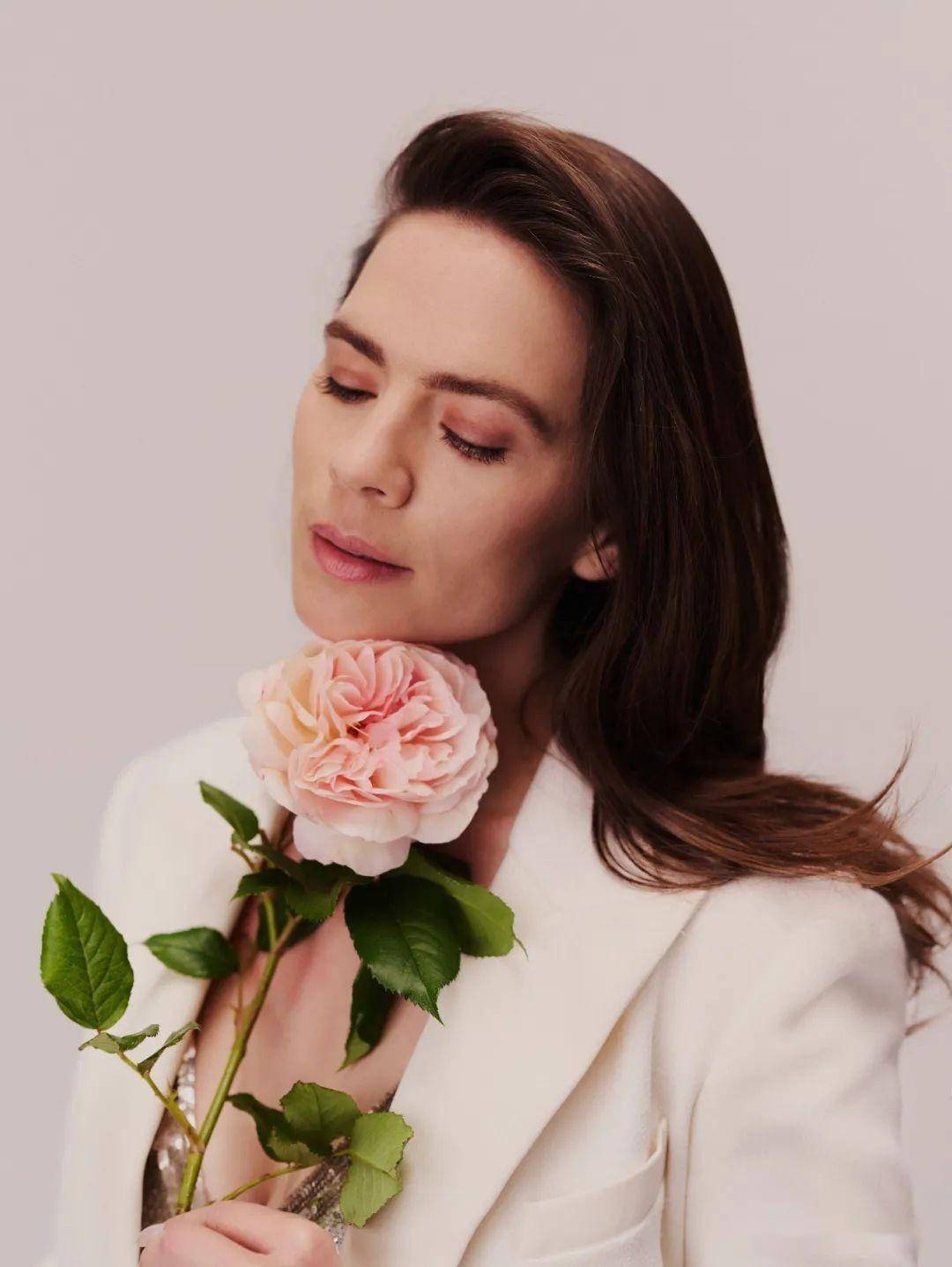 《碟中谍7》女星海莉·阿特维尔杂志大片，英伦玫瑰热烈绽放_活动_封面_格蕾丝