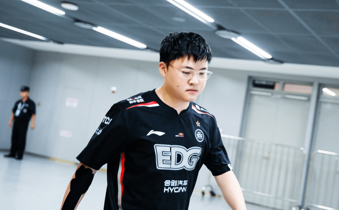 真的老了？LPL冒泡赛分均输出榜：八个C位，Uzi却排第九_选手_常规赛_阶段