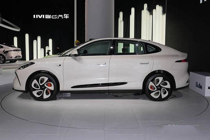 智己LS6预售23-30万！10月上市 比小鹏G6长15.1cm_搜狐汽车_搜狐网