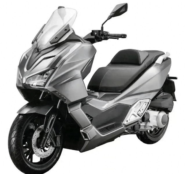 台州领辰LC250/500踏板车亮相..._搜狐汽车_搜狐网