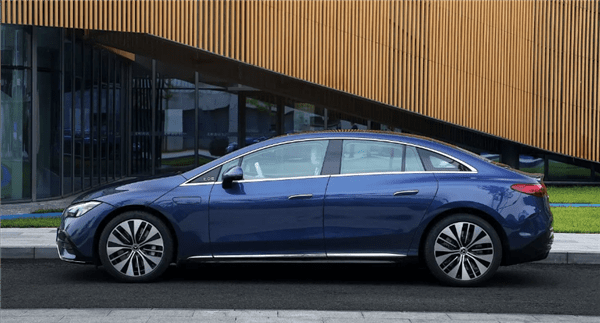 续航752公里 定位中大型轿车：奔驰EQE加入降价大军 C级的价格就能买_搜狐汽车_搜狐网