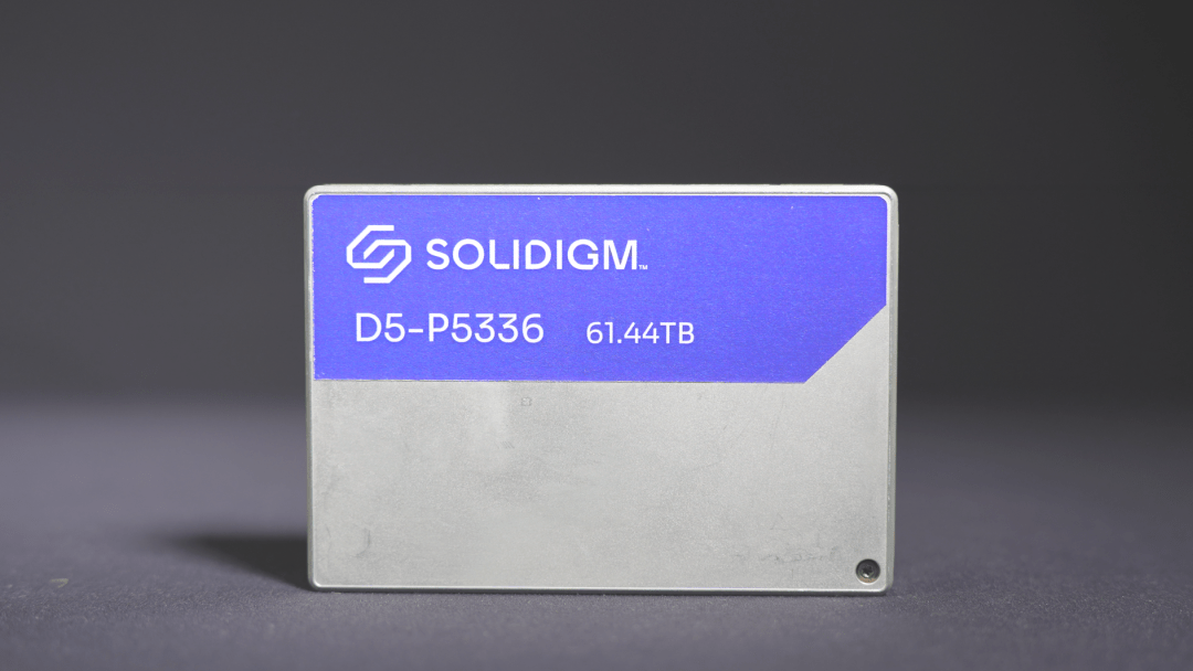 有没有见过60TB的SSD？哎，今天你就见到了！_容量_测试_尺寸