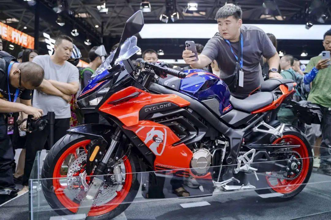 本田650第N+1个兄弟也来了，赛科龙四缸跑车RC680R正式亮相_搜狐汽车_搜狐网