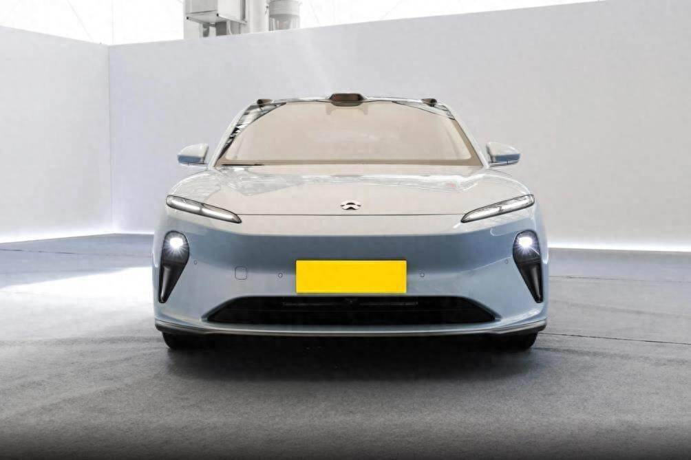 实拍蔚来ET5，入门续航560km，4秒破百，选它还是“34C”？_搜狐汽车_搜狐网