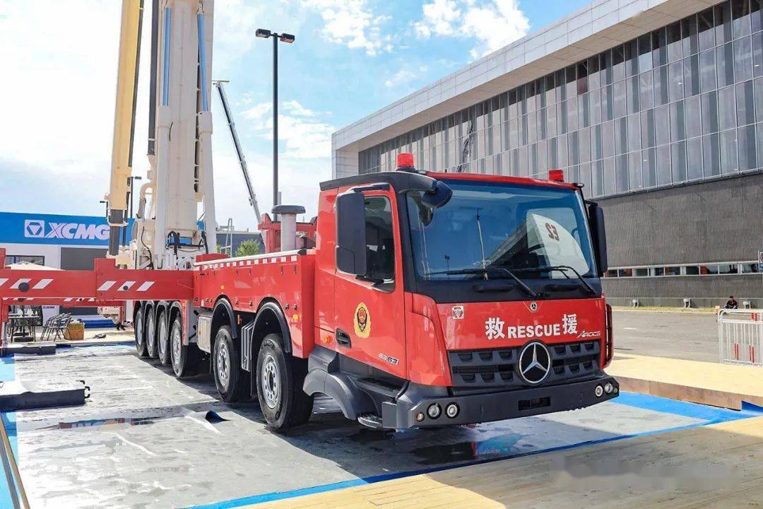 17米车长堪比铰接车！突破自我的梅赛德斯-奔驰Arocs 6863底盘徐工DG101登高平台消防车_搜狐汽车_搜狐网