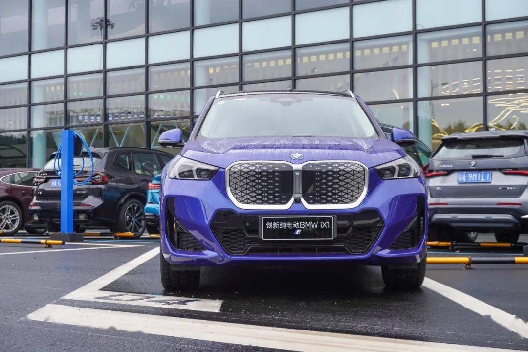 零百5.7s，续航450km，空间百变！探店实拍宝马iX1_搜狐汽车_搜狐网