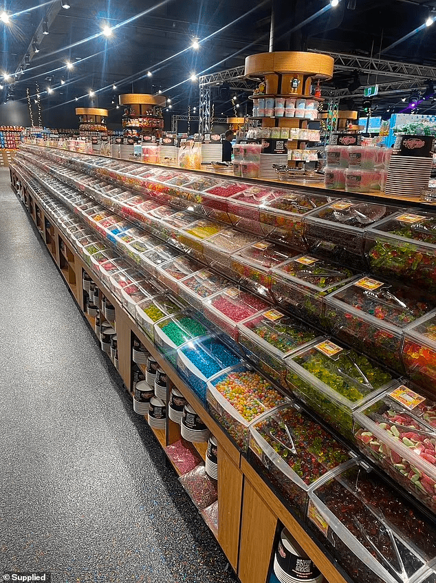 重磅！全澳史上最大糖果店已开业！超3万种糖果爽吃不完！还有巨大人形抓糖果机等你来玩！_am-_店里_口味