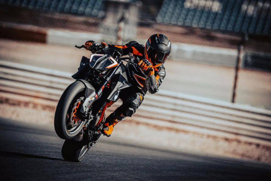 KTM 1290 DUEK RR实拍，180匹、180kg，1:1功重比的暴力美学_搜狐汽车_搜狐网