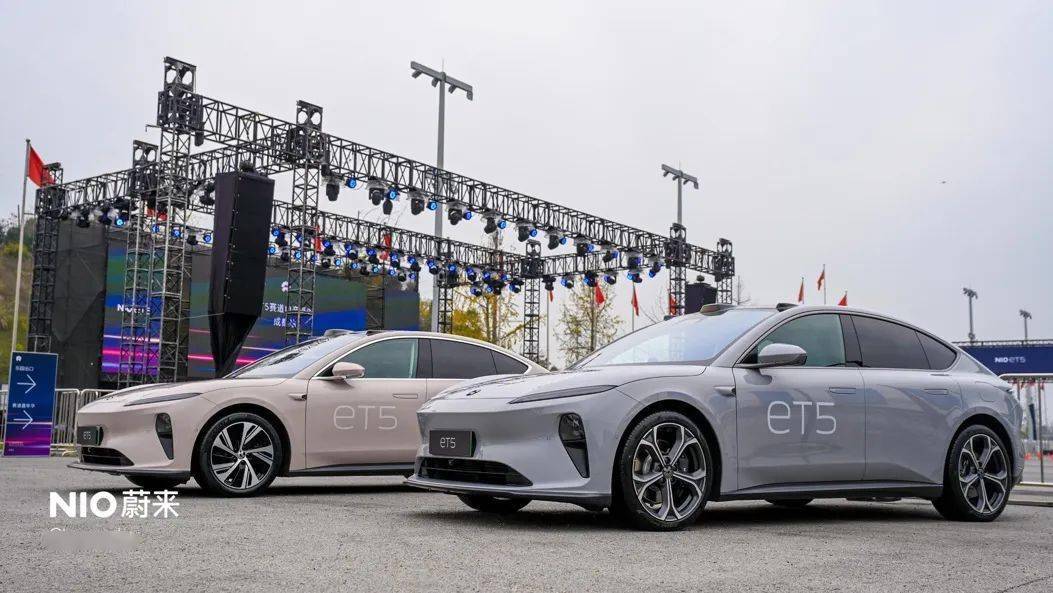 蔚来ET5赛道电音派对燃情开启赛道模式解锁更多可能_搜狐汽车_搜狐网