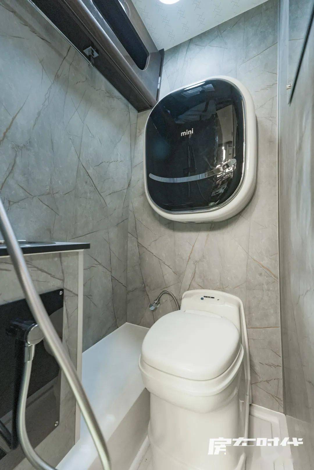 展会开幕日：卫航全顺T8野兽公务舱 2.3T+8AT动力组合 双航空座椅布局 精致商务范_搜狐汽车_搜狐网